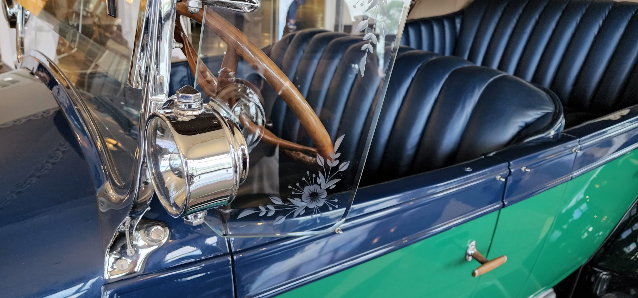 In Full Bloom - Canvas Pontiac